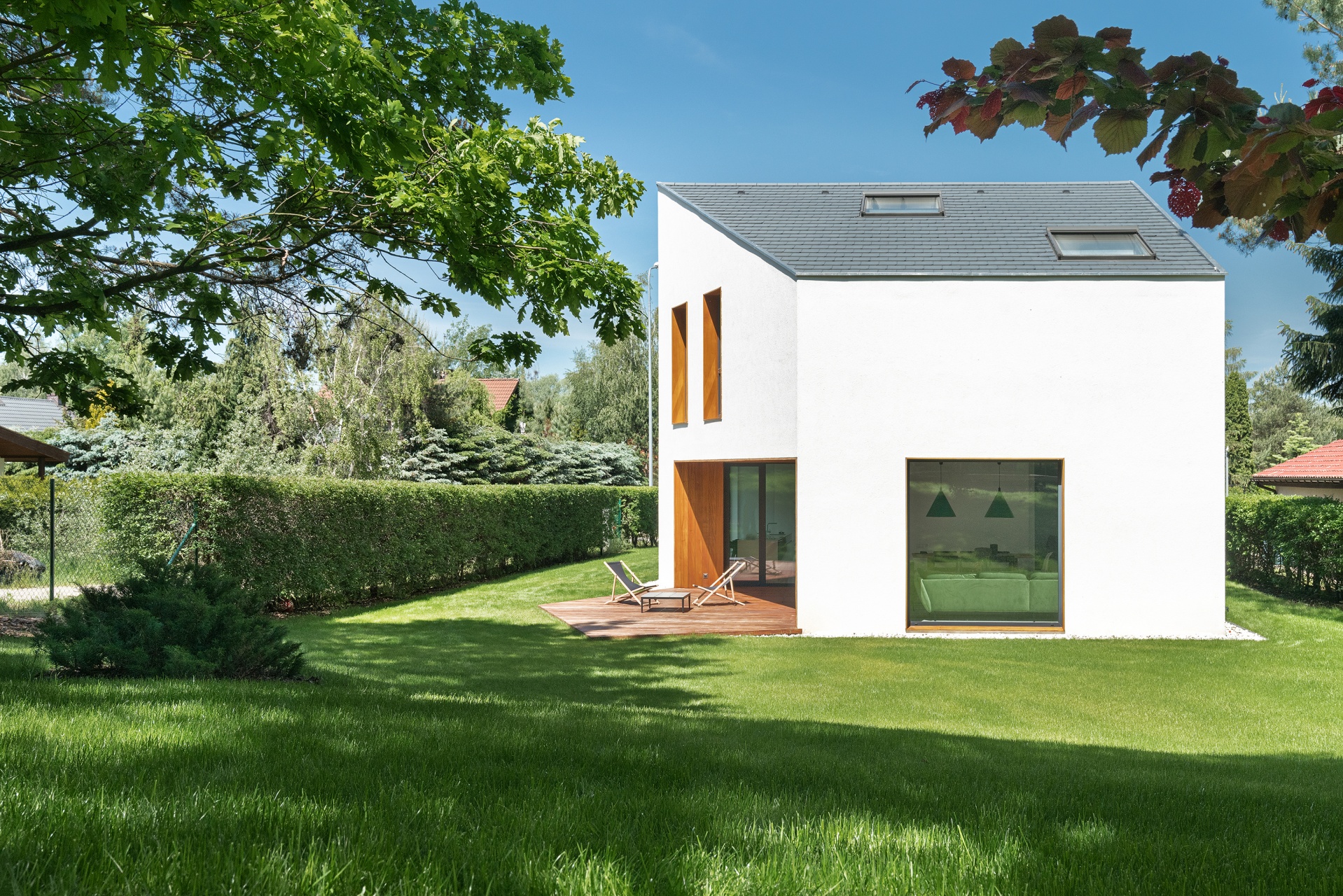 Energy efficient fixed roof window