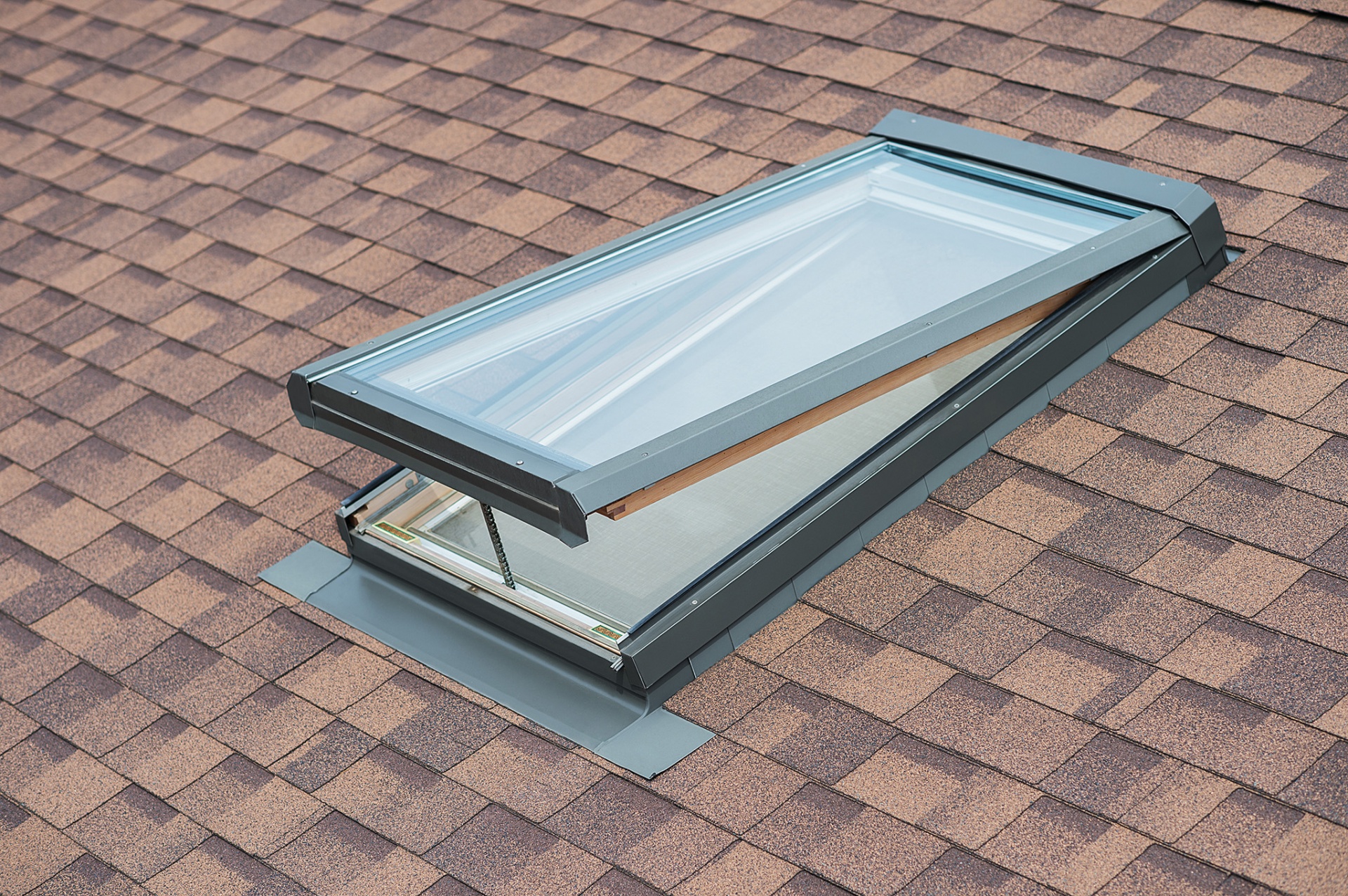 Premium (Electric) Deck Mounted Venting Skylight FVE - FAKRO USA